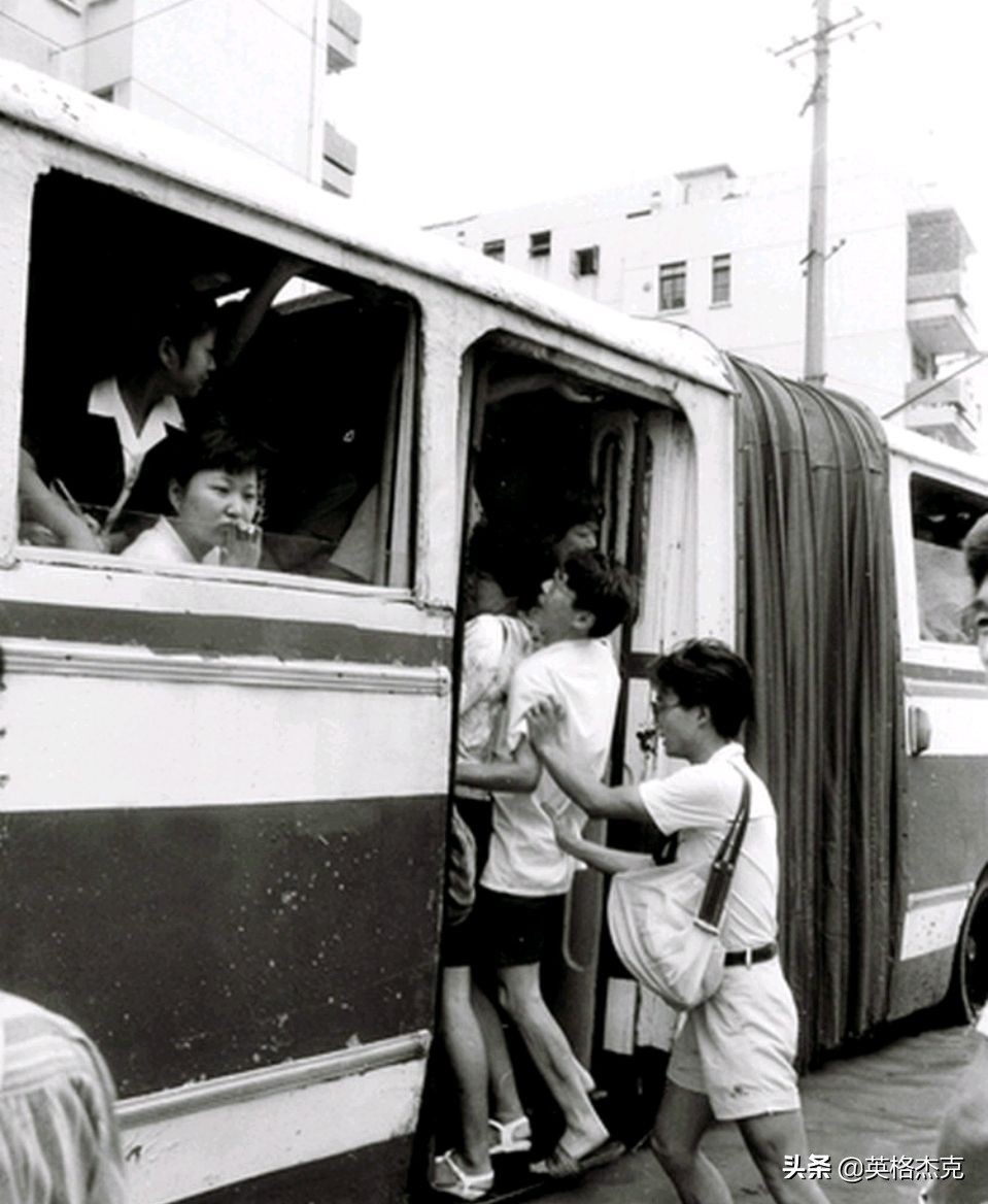 Old photos of Shanghai, city conditions and life scenes in the 1980s ...