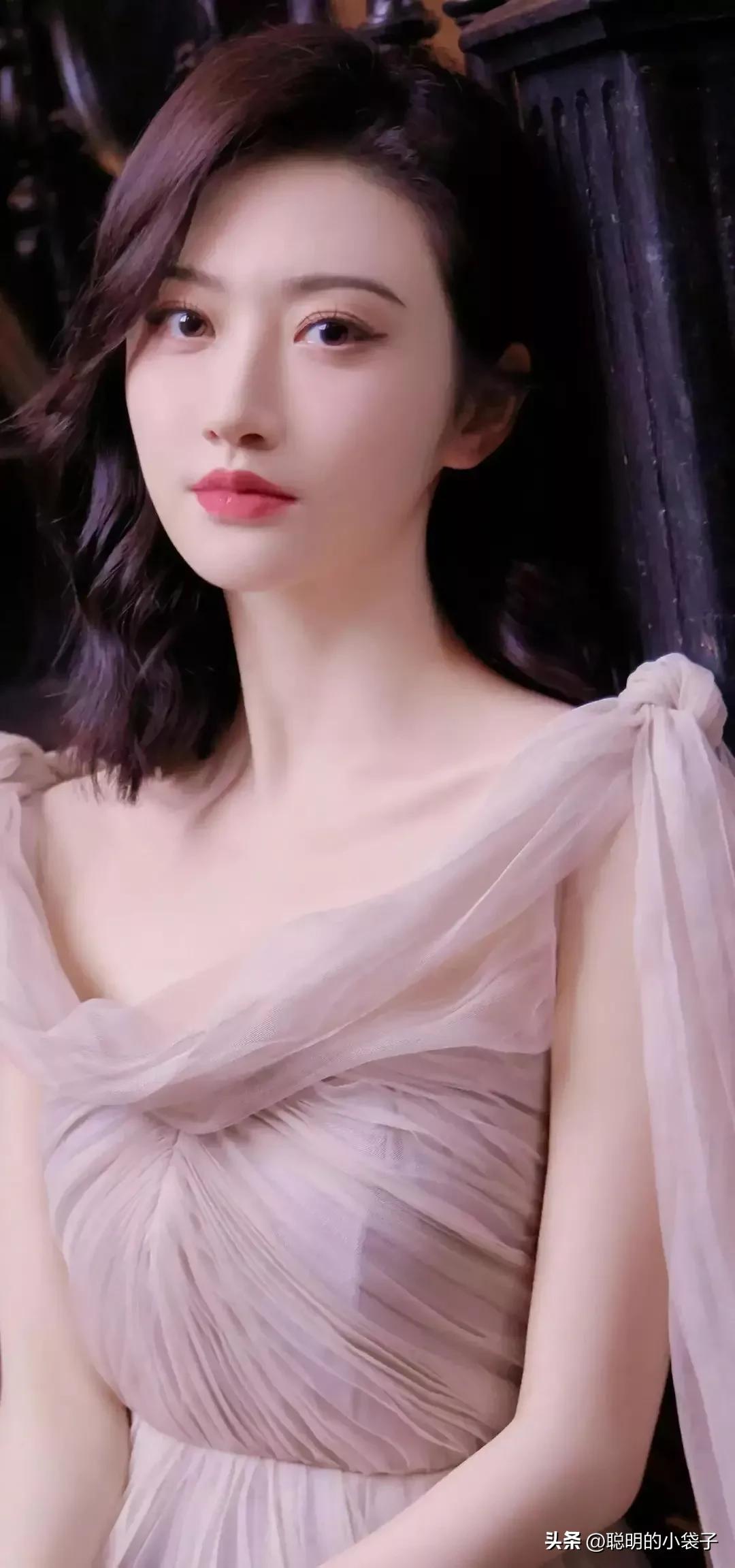 Jing Tian, known as the queen of bad movies, was at her peak as soon as ...