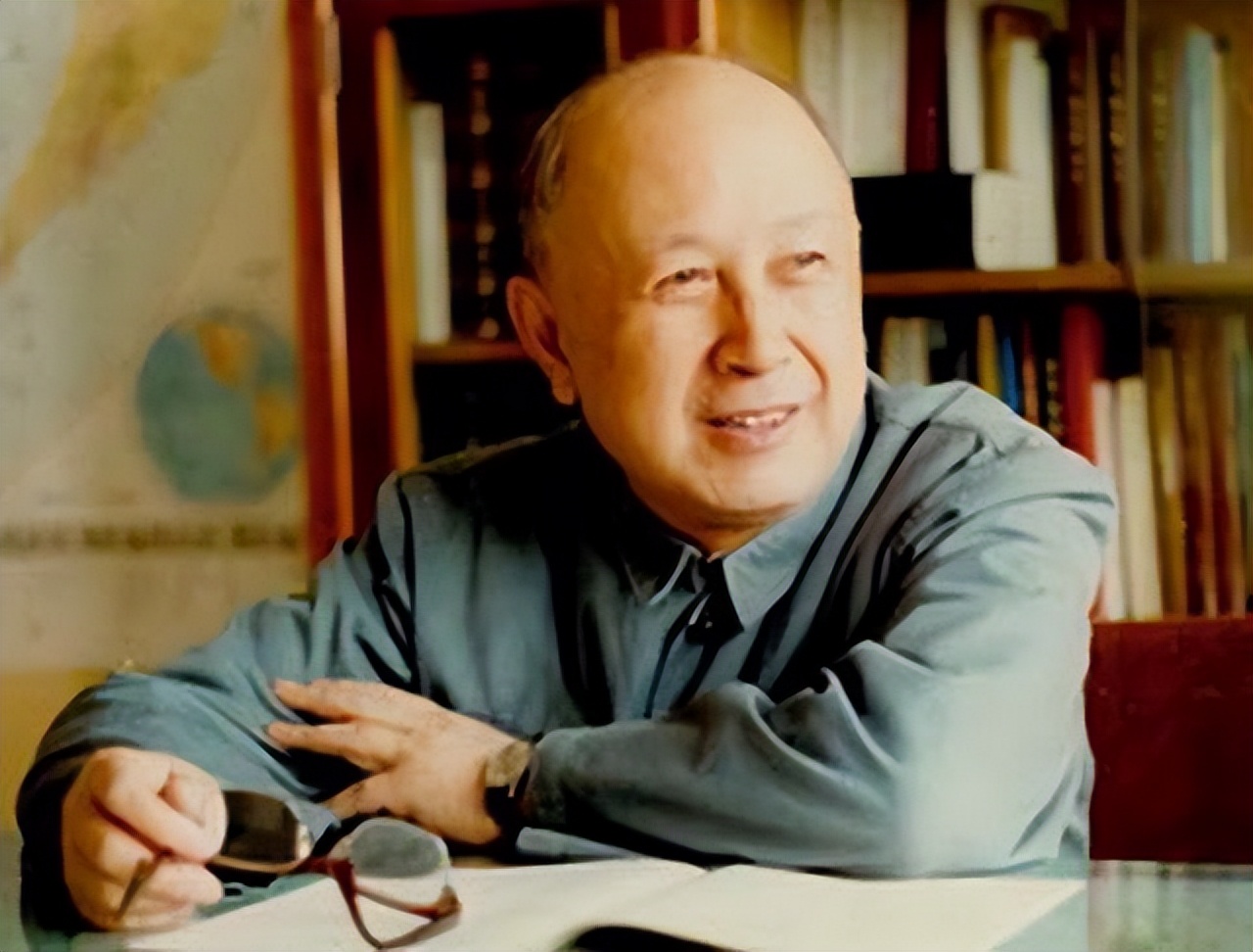 When Qian Xuesen died in 2009, the honor guards of the three armed ...