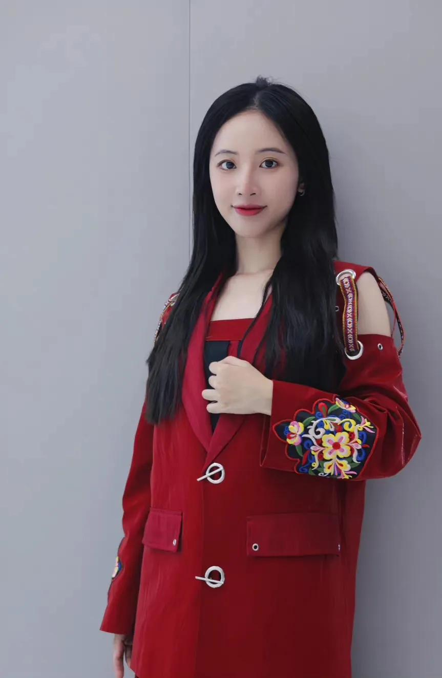 Temperament female singer Ye Jia - iNEWS