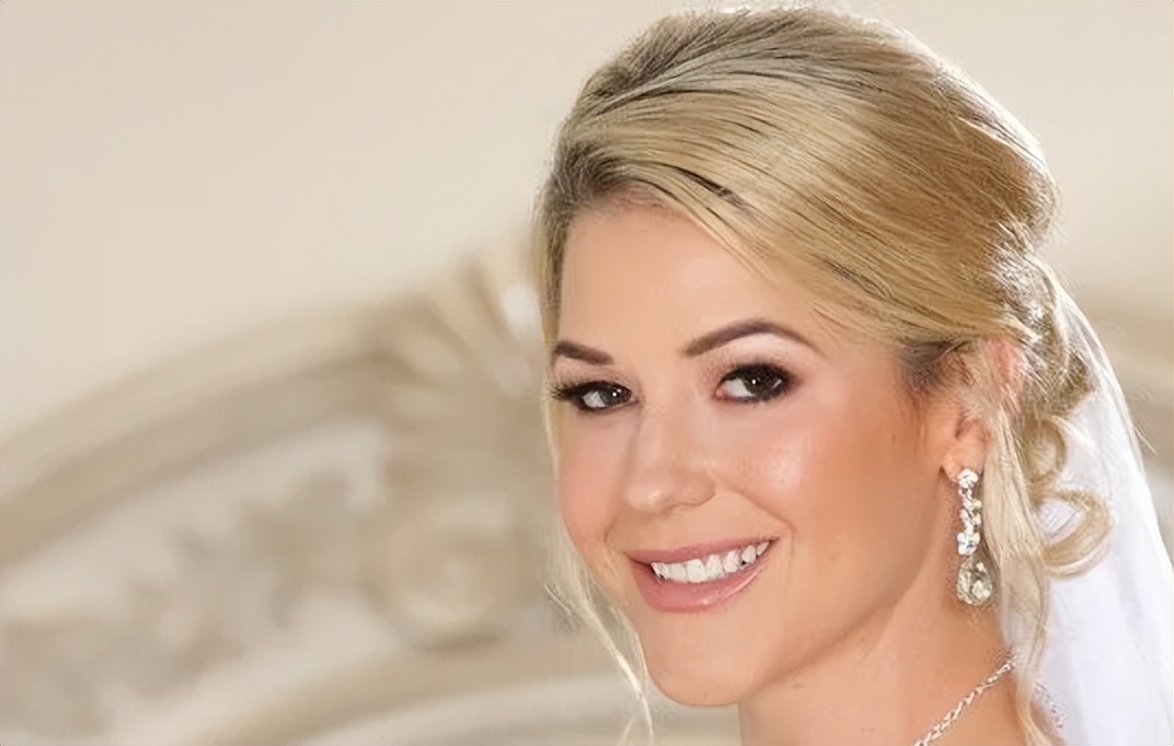 Kit Mercer one of the most beautiful American stars - iNEWS