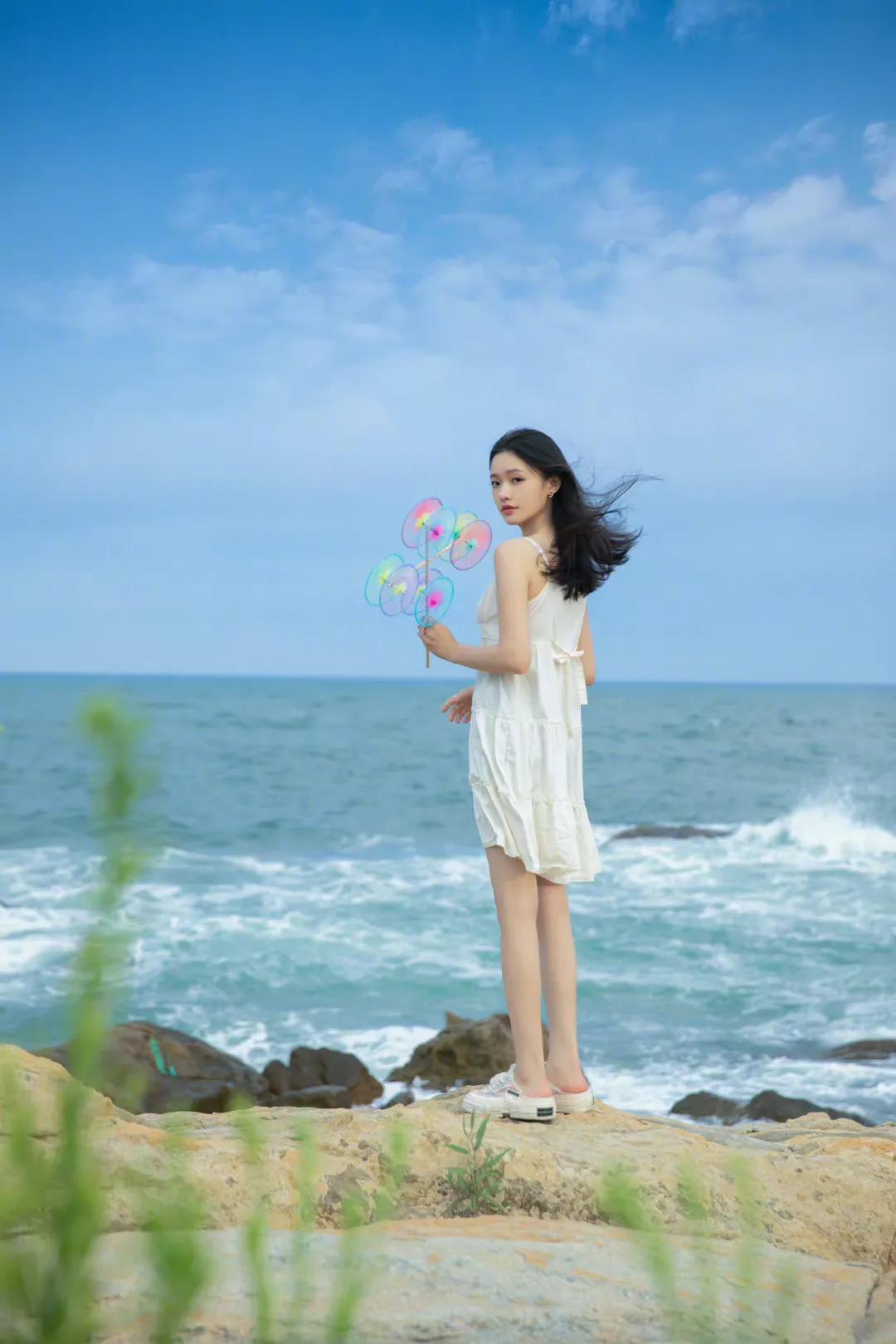 Lin Yun's summer beach photo - iNEWS