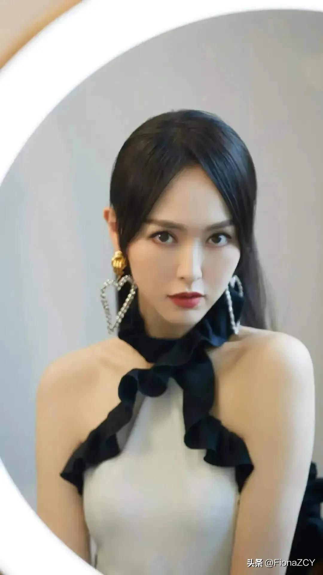 Costume goddess Tang Yan, the game endorsement is also elegant and ...