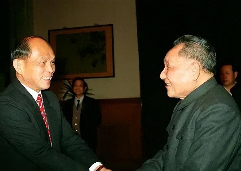 In 1984, Huo Yingdong saw "Hello Xiaoping" in Tiananmen Square and ...