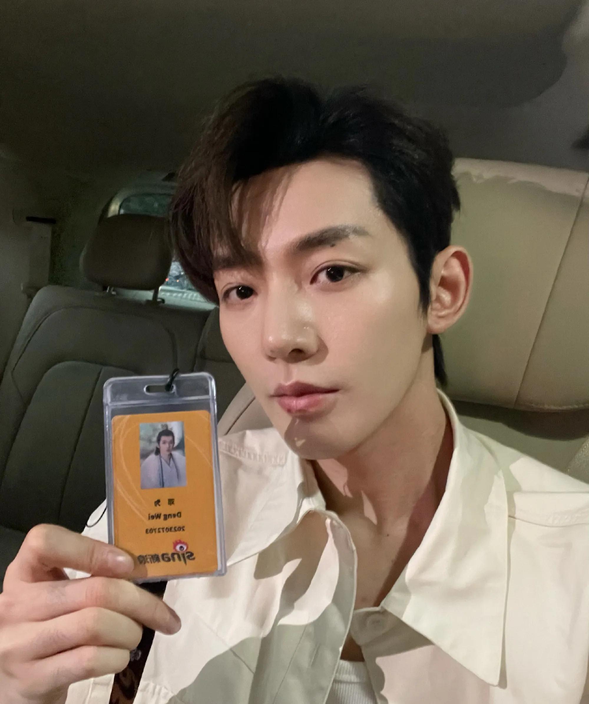 Yang Zi is indeed a prosperous male lead! Deng Wei's latest travel, the ...