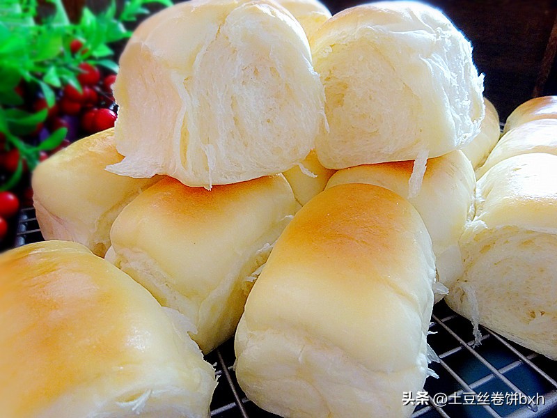 There is a trick to making bread. With this method, the bread is soft ...