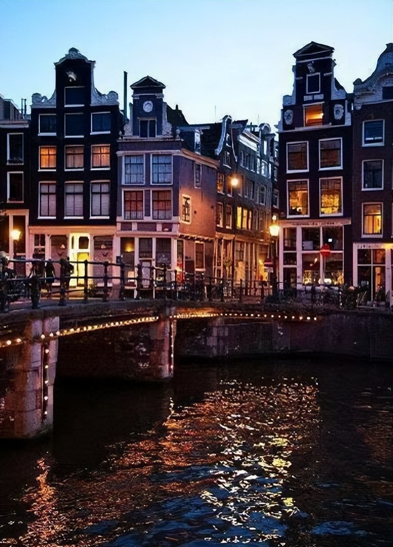 The development of Dutch folk music, the combination of modernity and ...