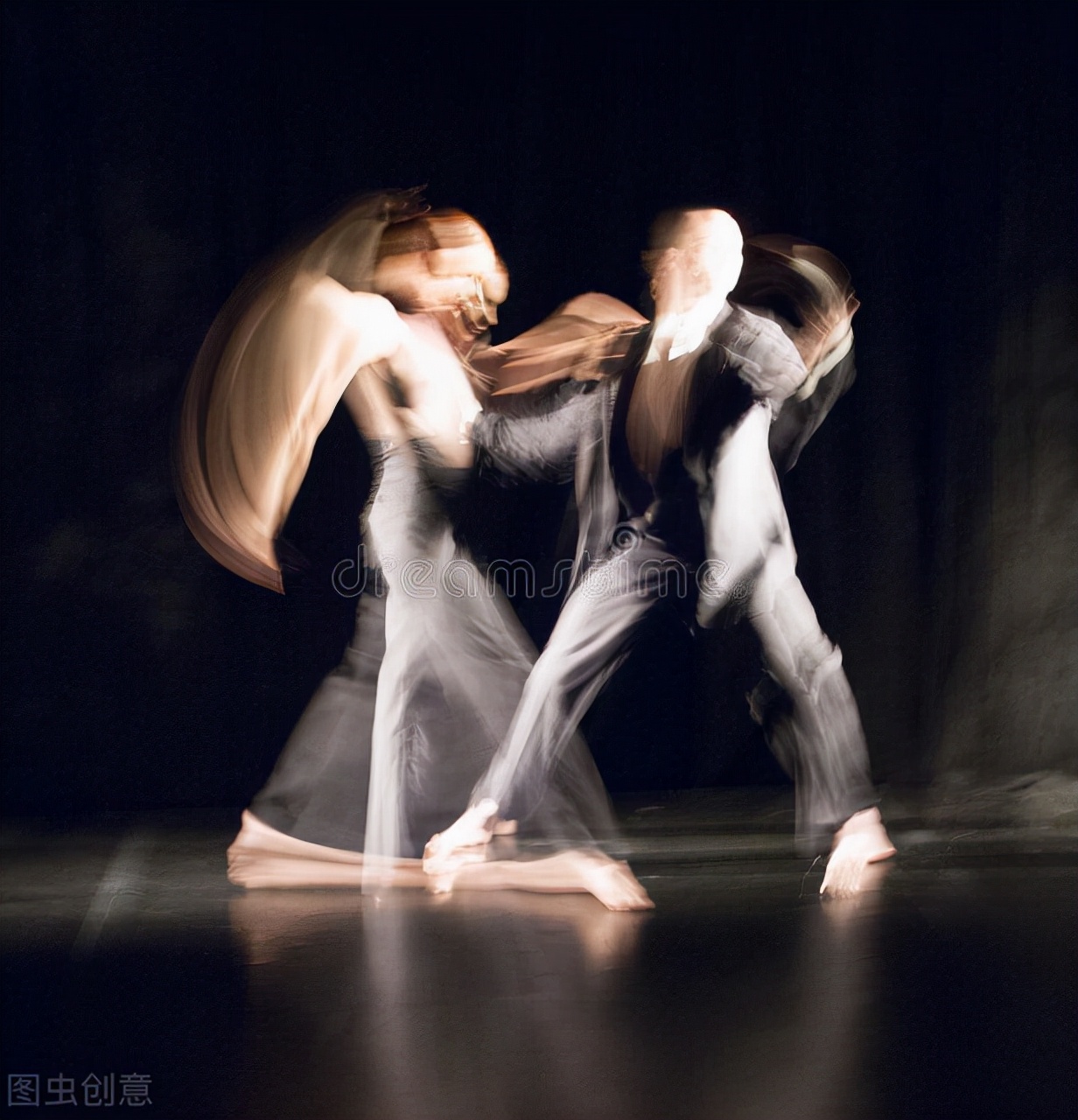 Du Haitao forgot his nationality in chasing stars and knelt down in ...