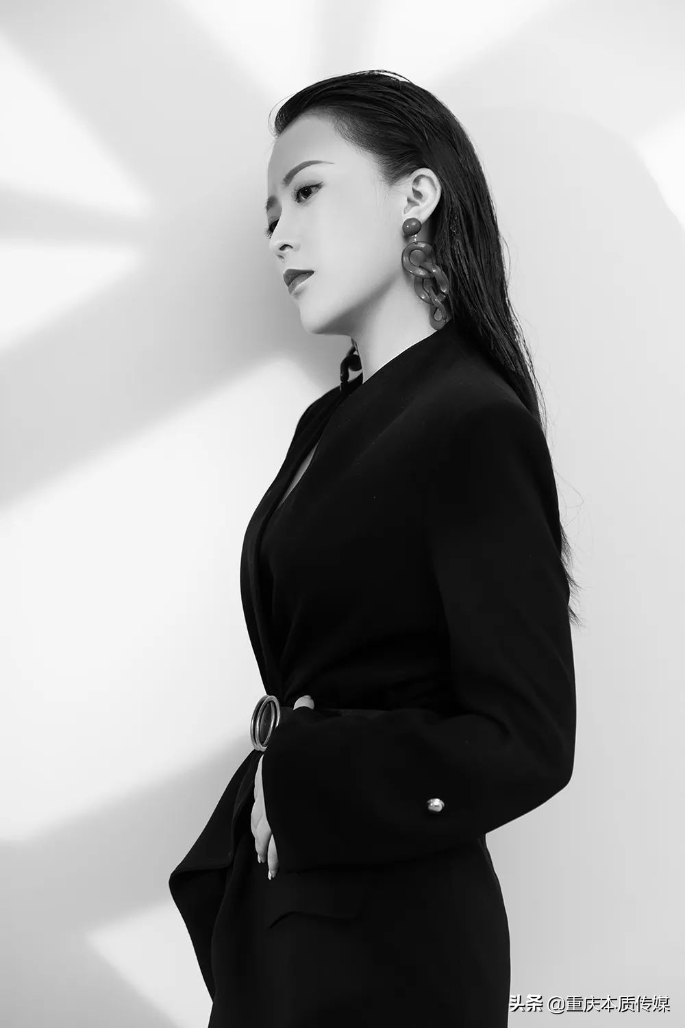 Li Enhui still water flows deep and creates boundless creation - iNEWS