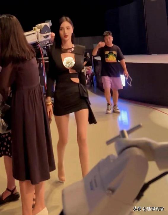 How beautiful is Wu Chunyi's protruding front and back? Let the 72-year ...