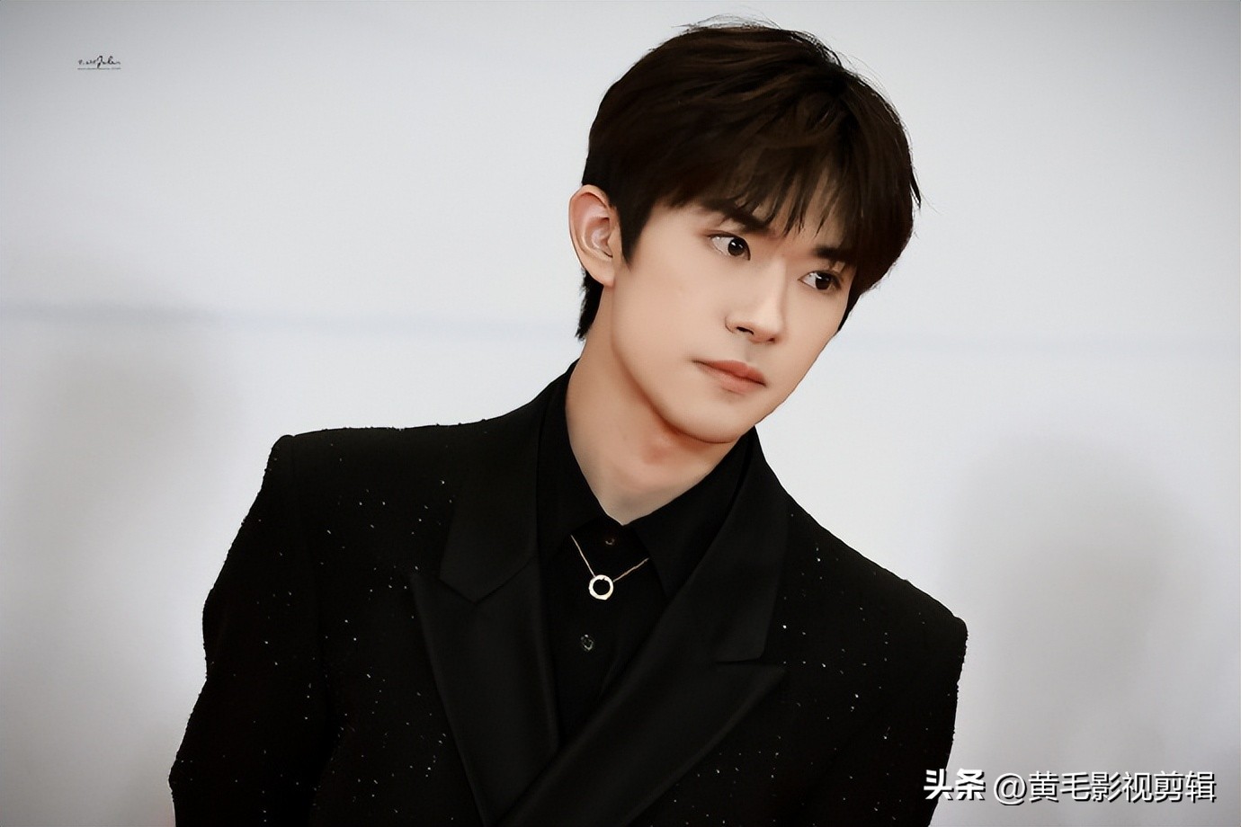 Yi Yangqianxi: A bright star on the road of music, a new force on the ...