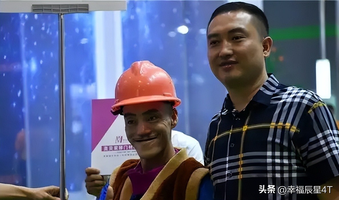 55-year-old "Baldhead Qiang": He sold his luxury car for a motorcycle ...