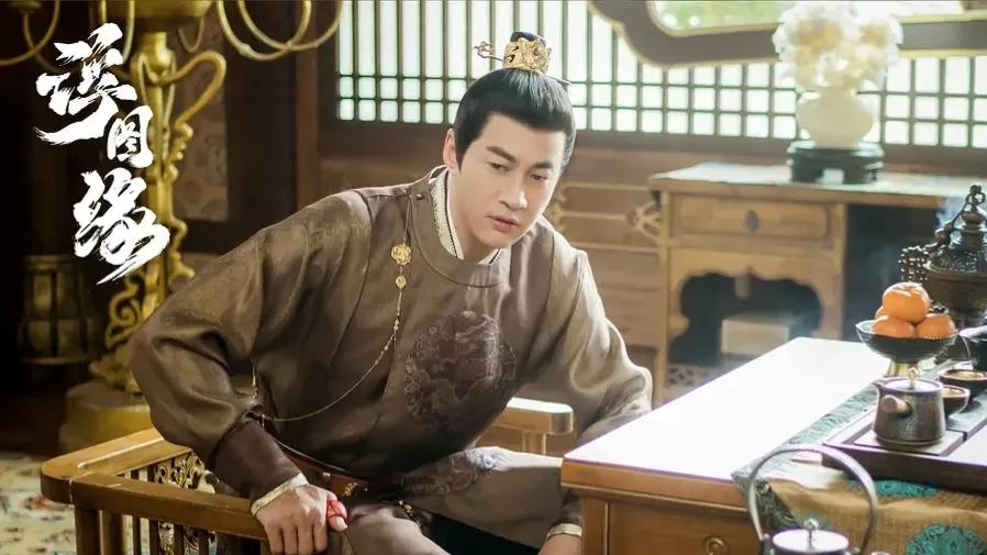 The two new dramas of Bailu and He Rundong premiered at the same time tonight, and the "costume ...