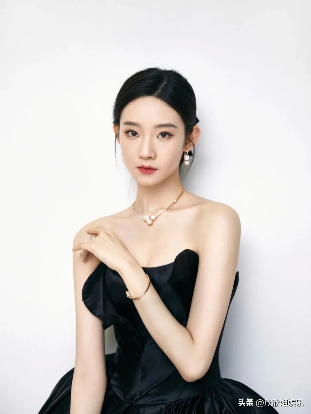 Female star Zhang Yifan - iNEWS