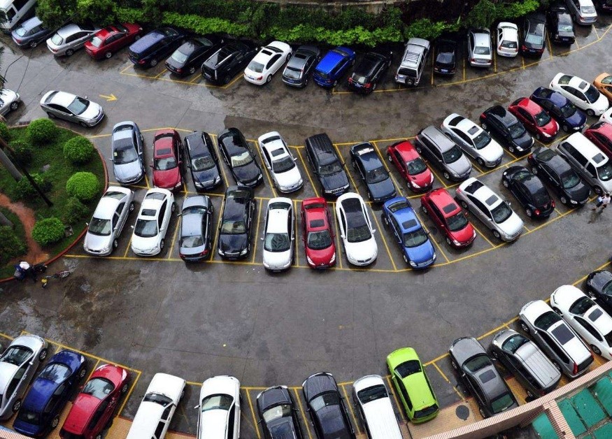 There is no need to worry about the turning angle of the parking lot ...