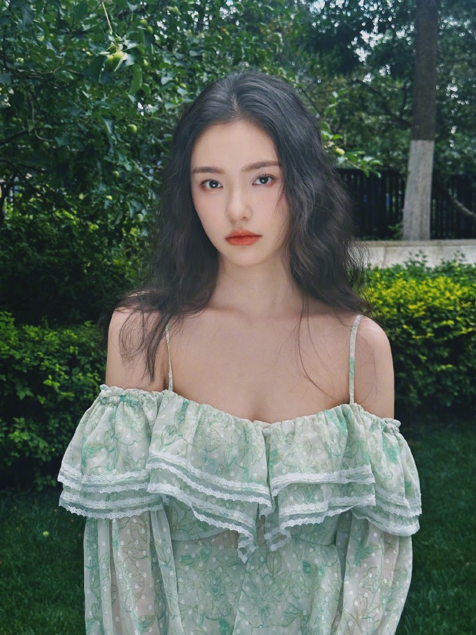 Lin Yun's cool summer dress - iNEWS
