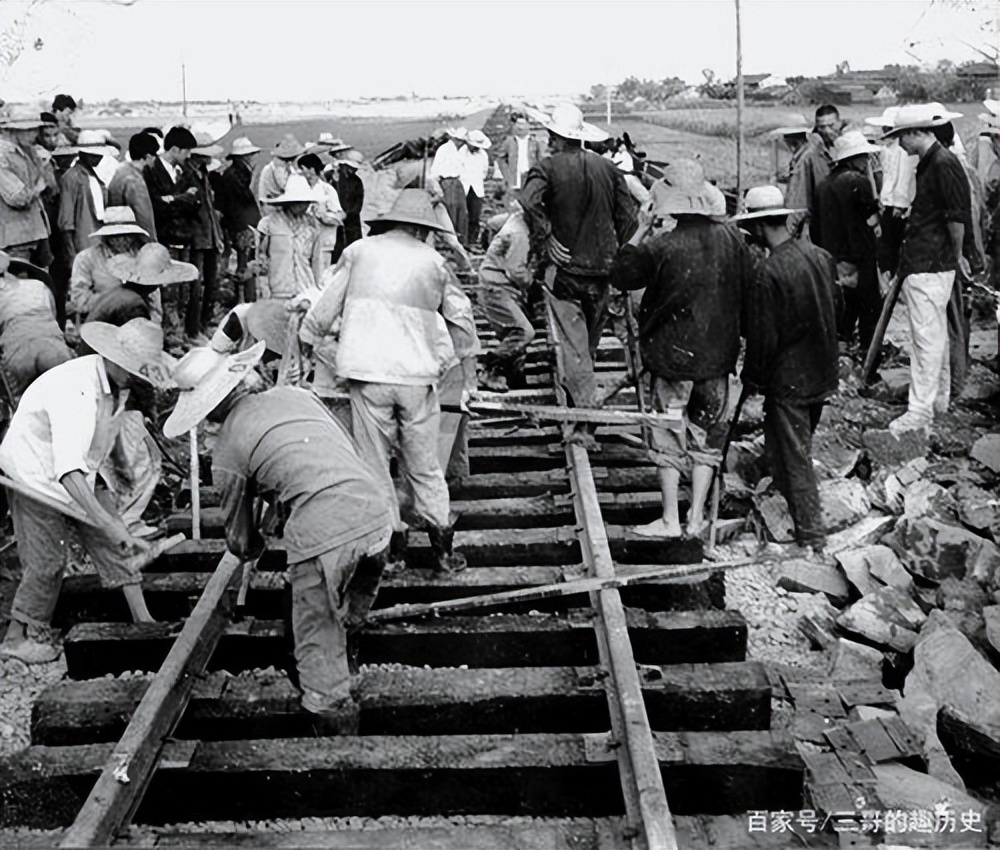 Great project of the 1970s, upper road, middle rail, lower waterway ...