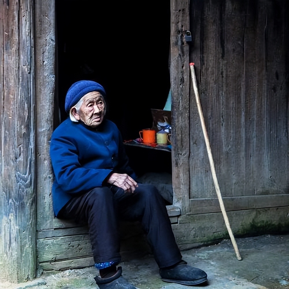 In order to solve the psychological problems of empty nesters, what can ...