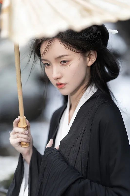 Falling Yannan in the dark, startled and sleepy, recalling lovesickness ...