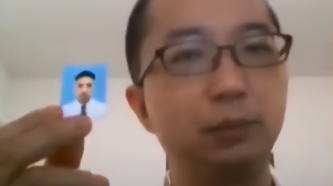 "Passport photo" capsule vending machines are soaring in popularity in ...