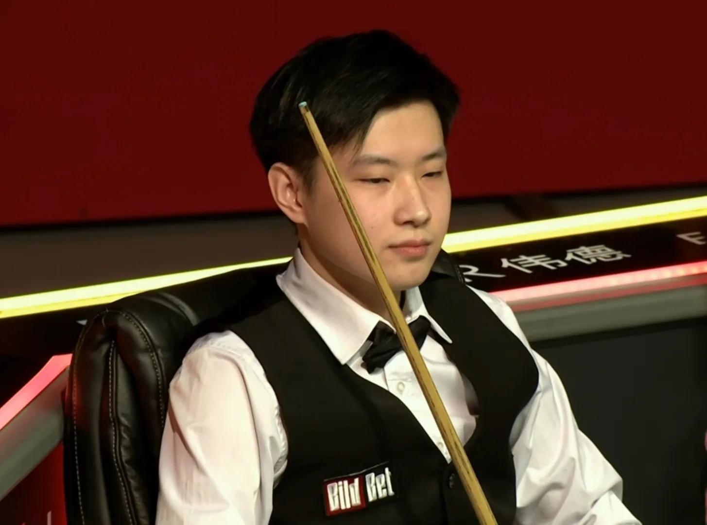 The Chinese snooker player celebrates his 18th birthday, with ...