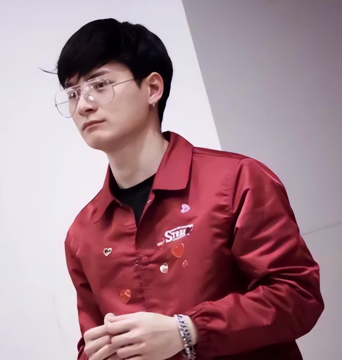 He is a male god with dimples, Nannong smiles with crooked eyes, Jin ...