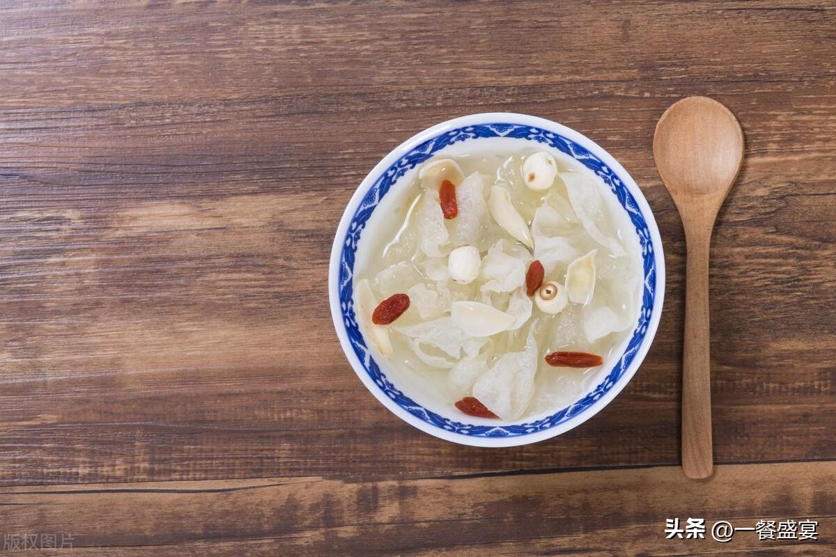 The correct way to make Lily and Tremella Soup, allowing you to easily ...