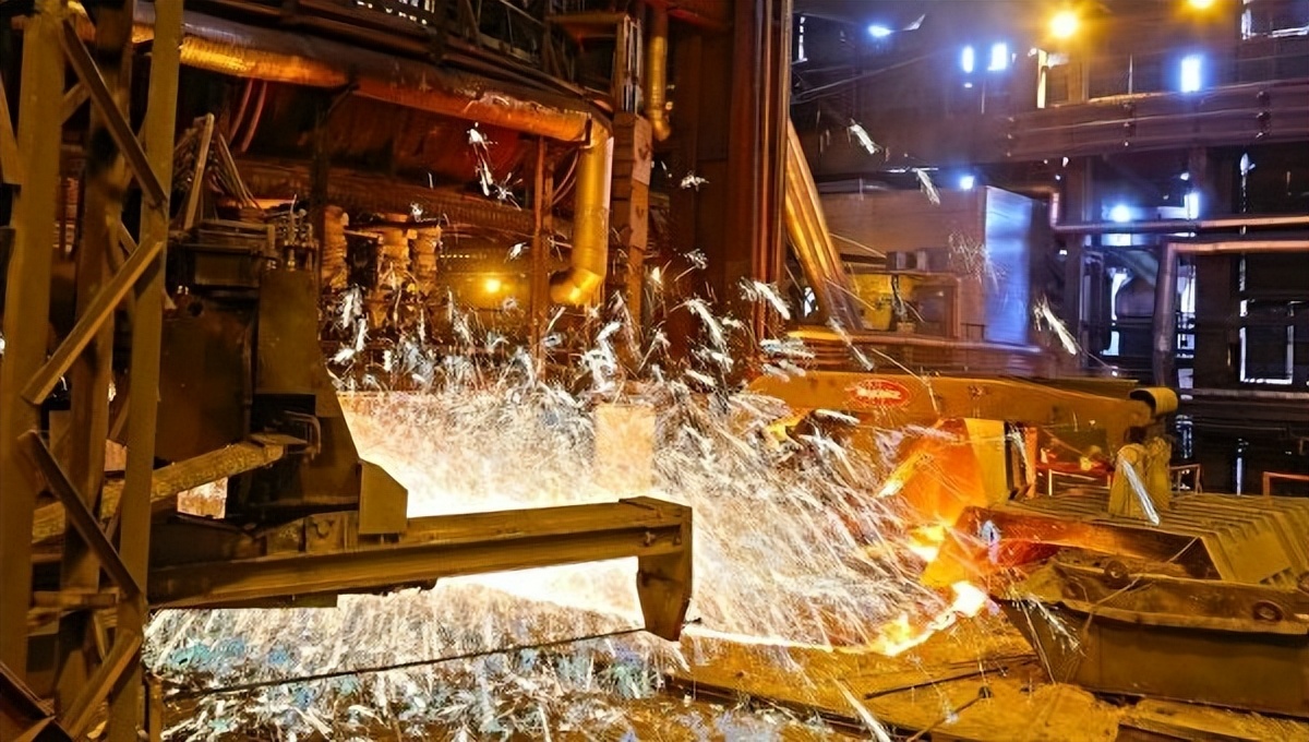 Mariupol "Azov Steel Plant" - a "chicken that lays the golden egg" - iNEWS