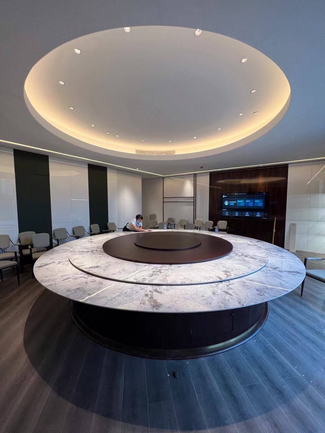 Electric dining table price secret: how much does it cost for 25 people ...