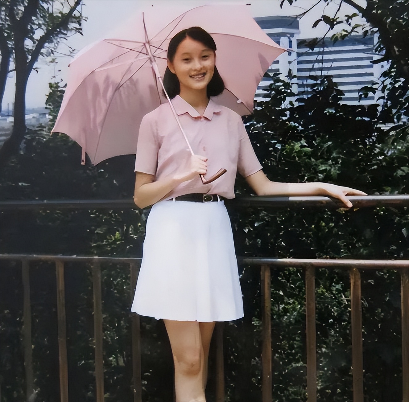 The 51-year-old "unmarried and sterile" Wu Yue is on another "sexy" road, going further and ...