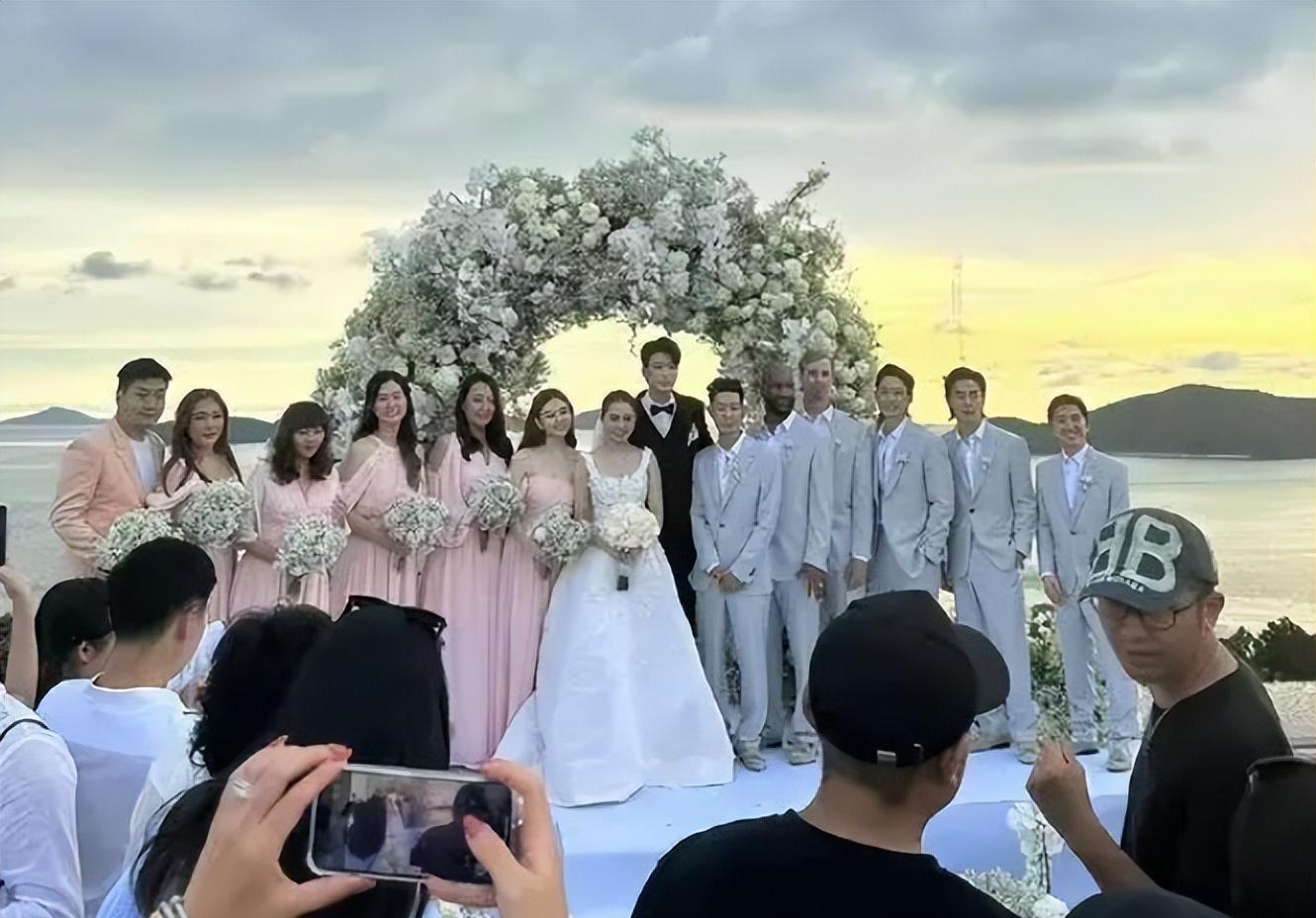 Li Zhuxian's wedding was star-studded, Shen Yue was the bridesmaid, and ...