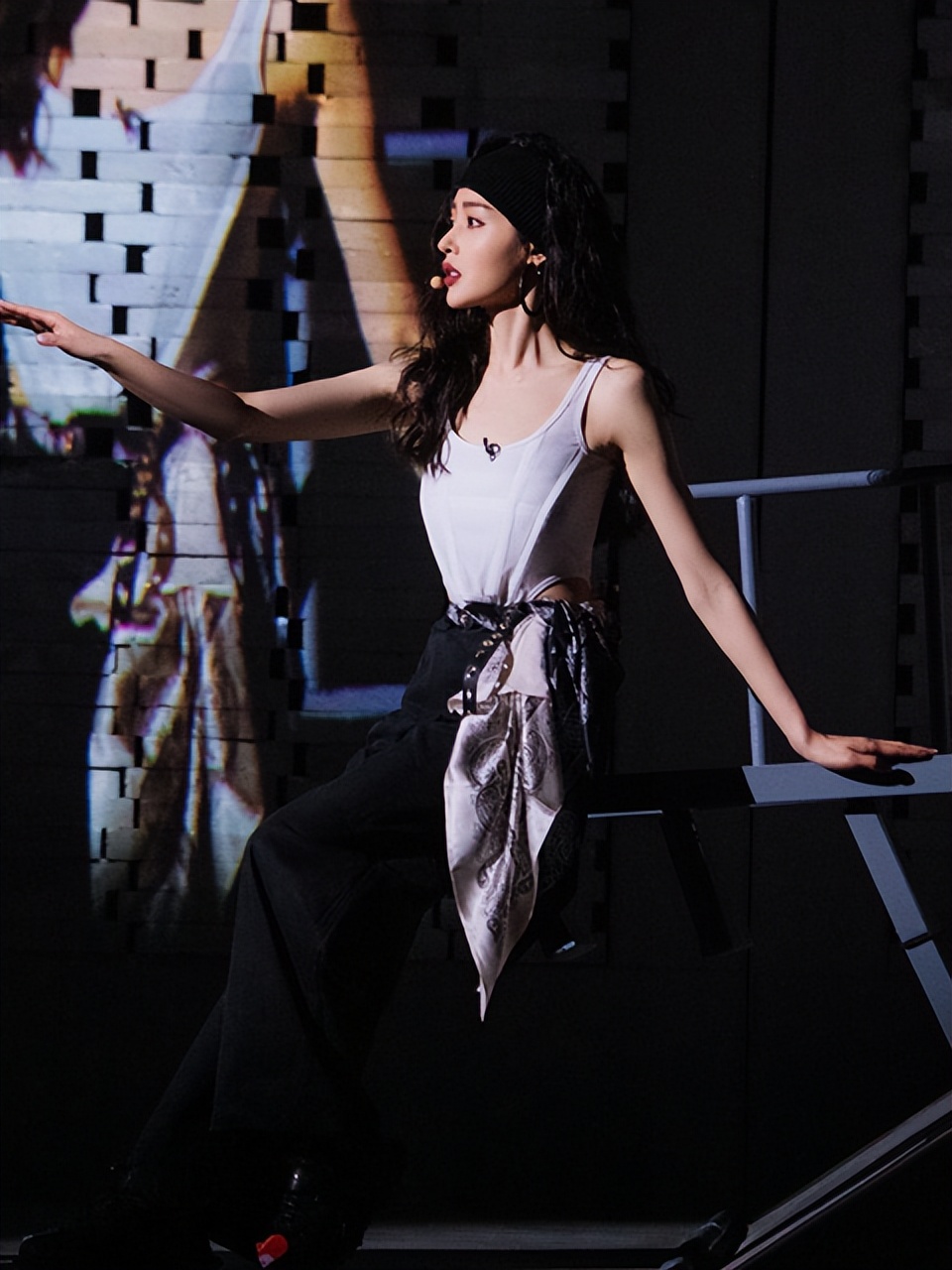 Sister Lang's stage is too exciting, Zhang Tianai turned somersaults ...