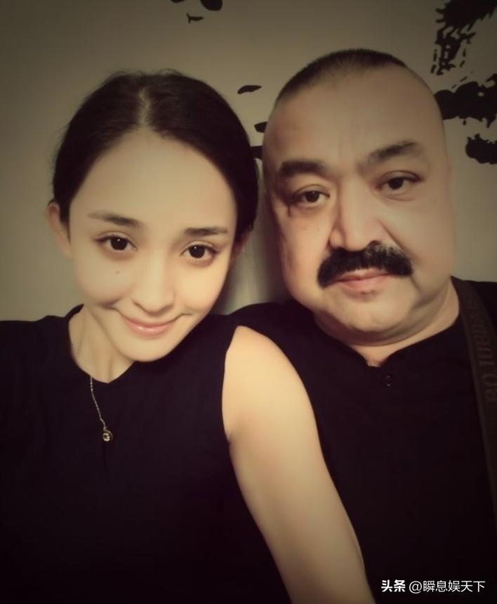 Nazha took a family photo to celebrate her mother's birthday, her ...