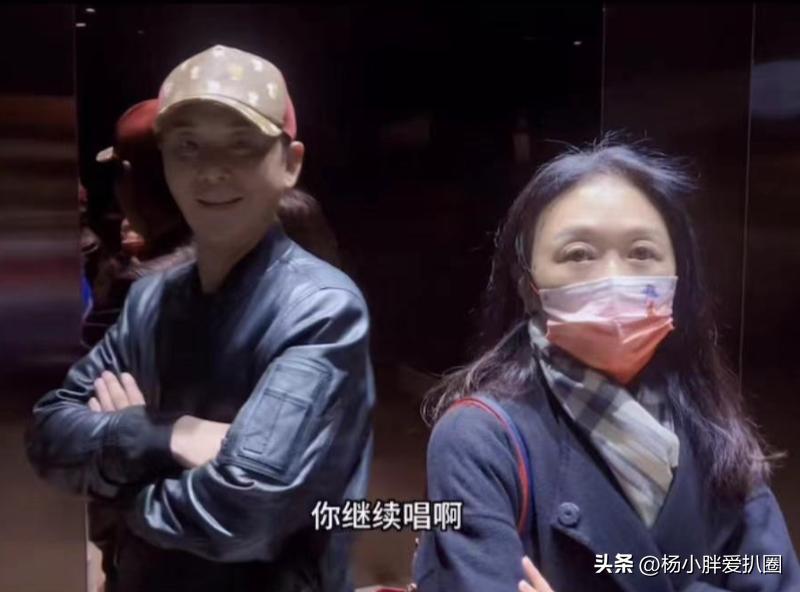 61-year-old Wu Qiong's adoption of her daughter has sparked heated discussions, 21-year-old does ...