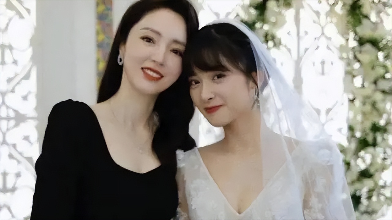 Dong Xuan takes a selfie and is confident and beautiful to your ...