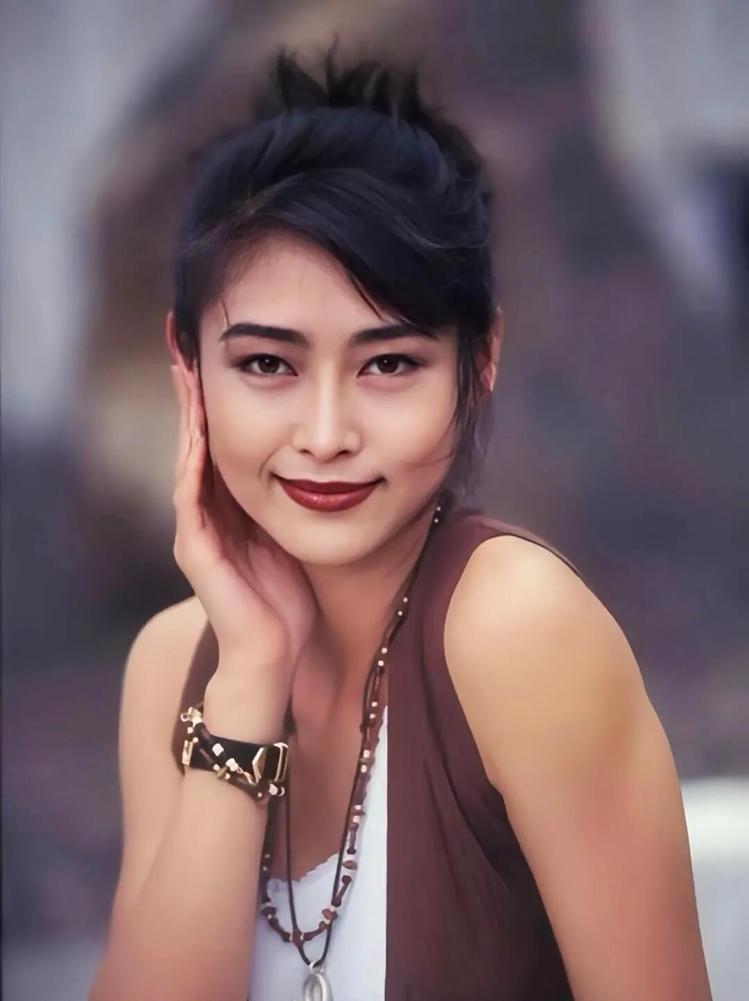 Sexy Goddess - Ye Yuqing - iNEWS