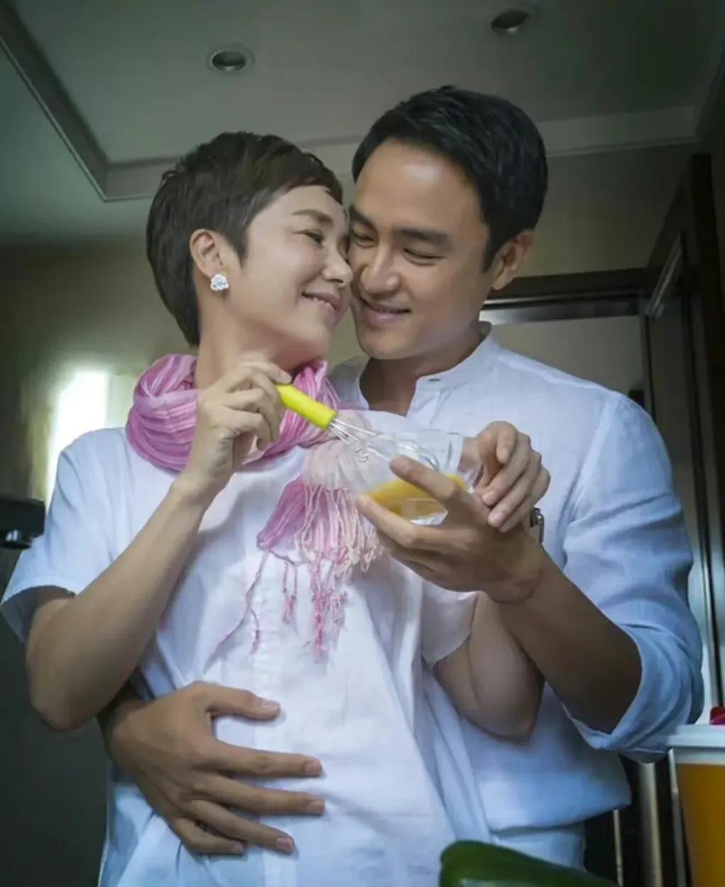 56-year-old Jiang Wenli and 43-year-old Ming Dao acted as couples, Ming ...