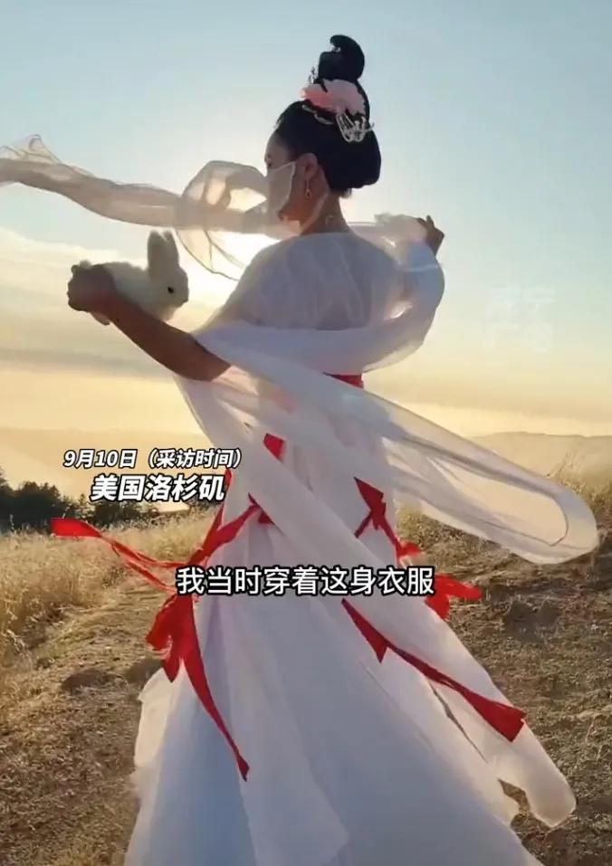 During the Mid-Autumn Festival, Ms. Zhou dressed up as Chang'e in Hanfu ...