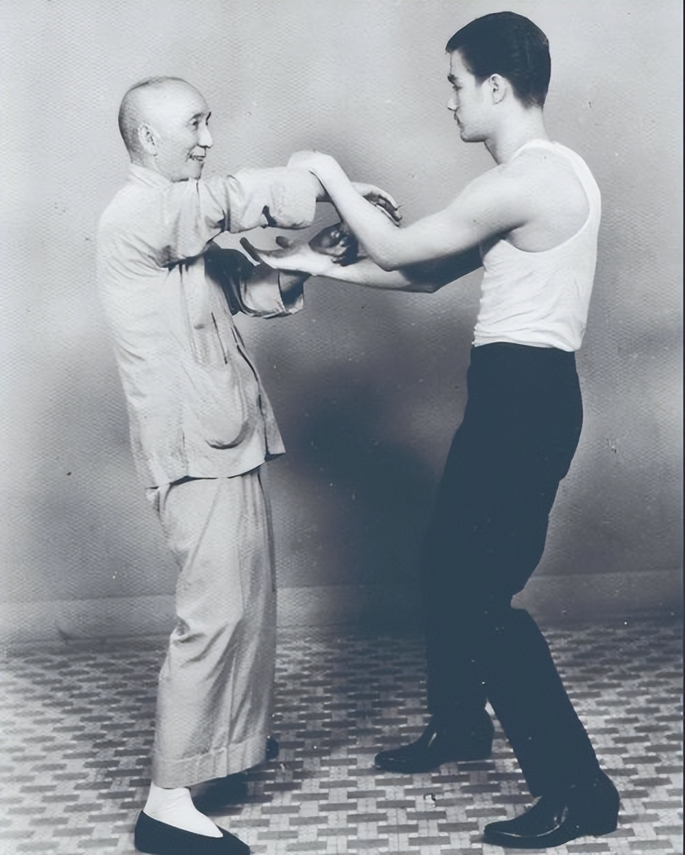 The Mystery of Bruce Lee's Death: Sudden Death at the Age of 32 on the ...