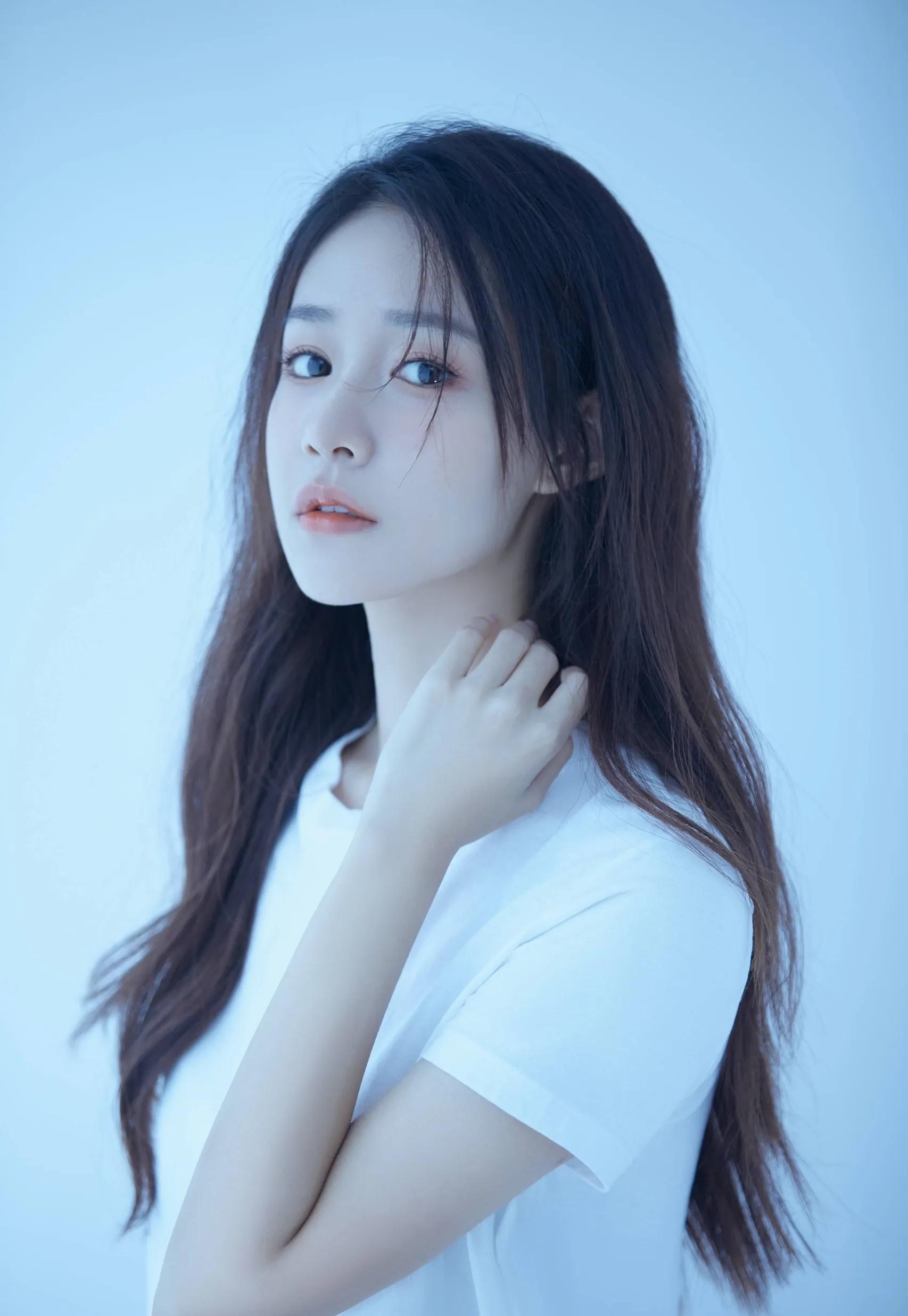 "Treasure Actress" He Yimeng - iNEWS