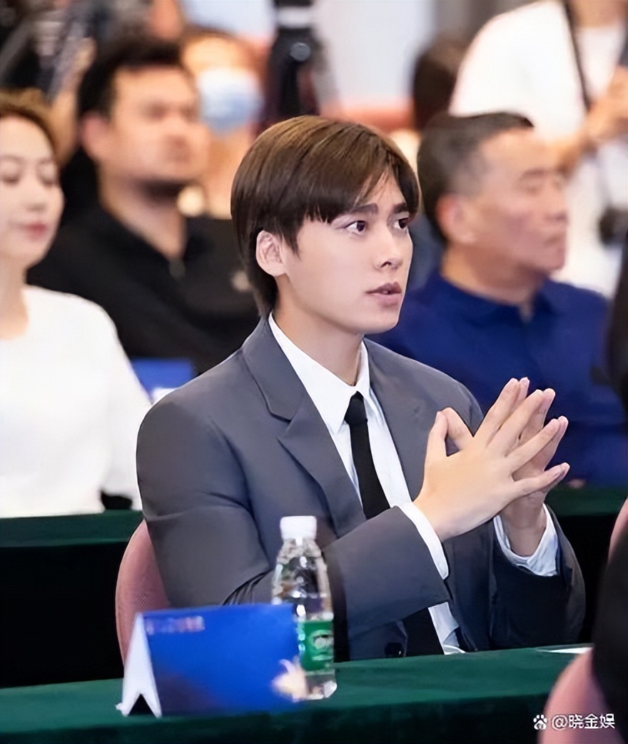 Li Yifeng: His career was completely ruined, and he was praised and ...