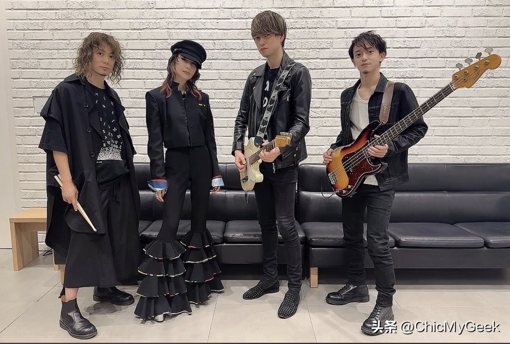 The 40-year-old Mika Nakashima is in love with the guitarist and ...