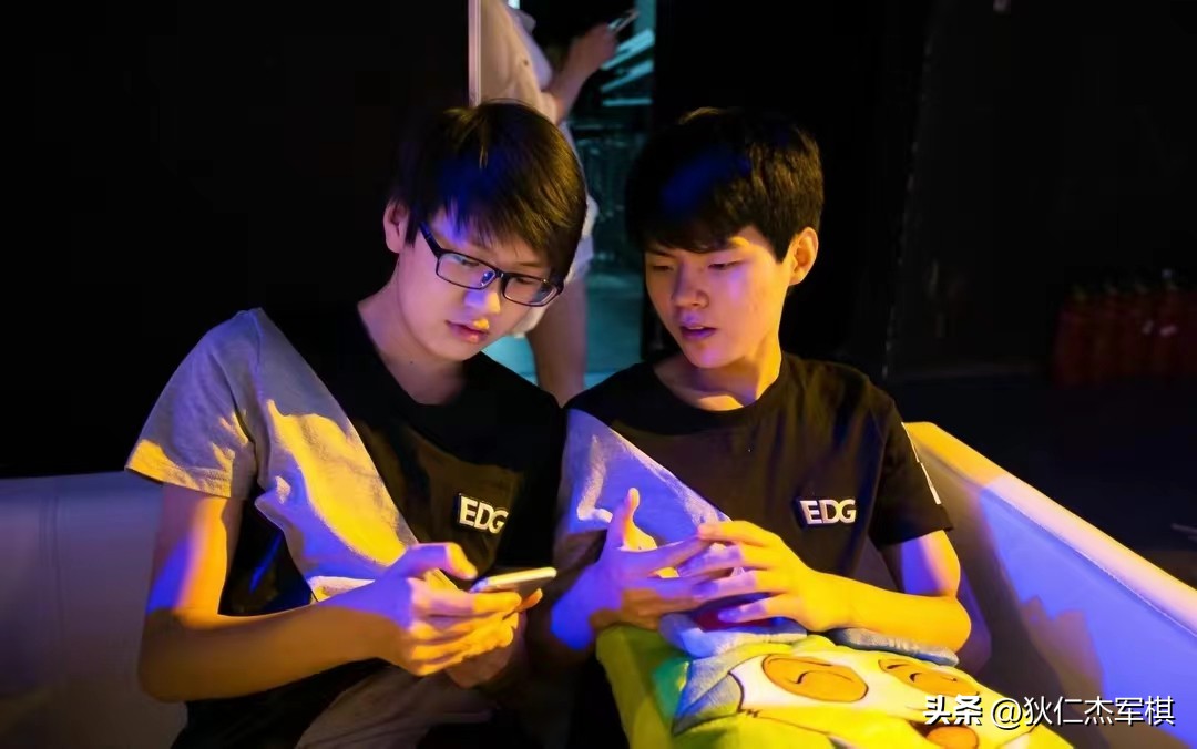 The thorns of the road for professional League of Legends player deft ...