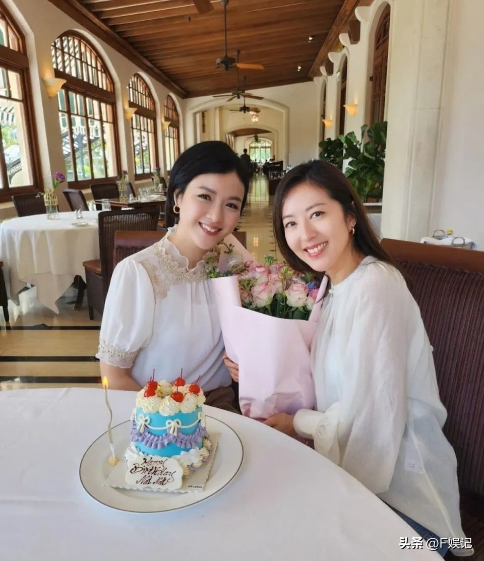 Lin Zishan and Huang Jiale brought his wife to celebrate Tang Shiyong's ...