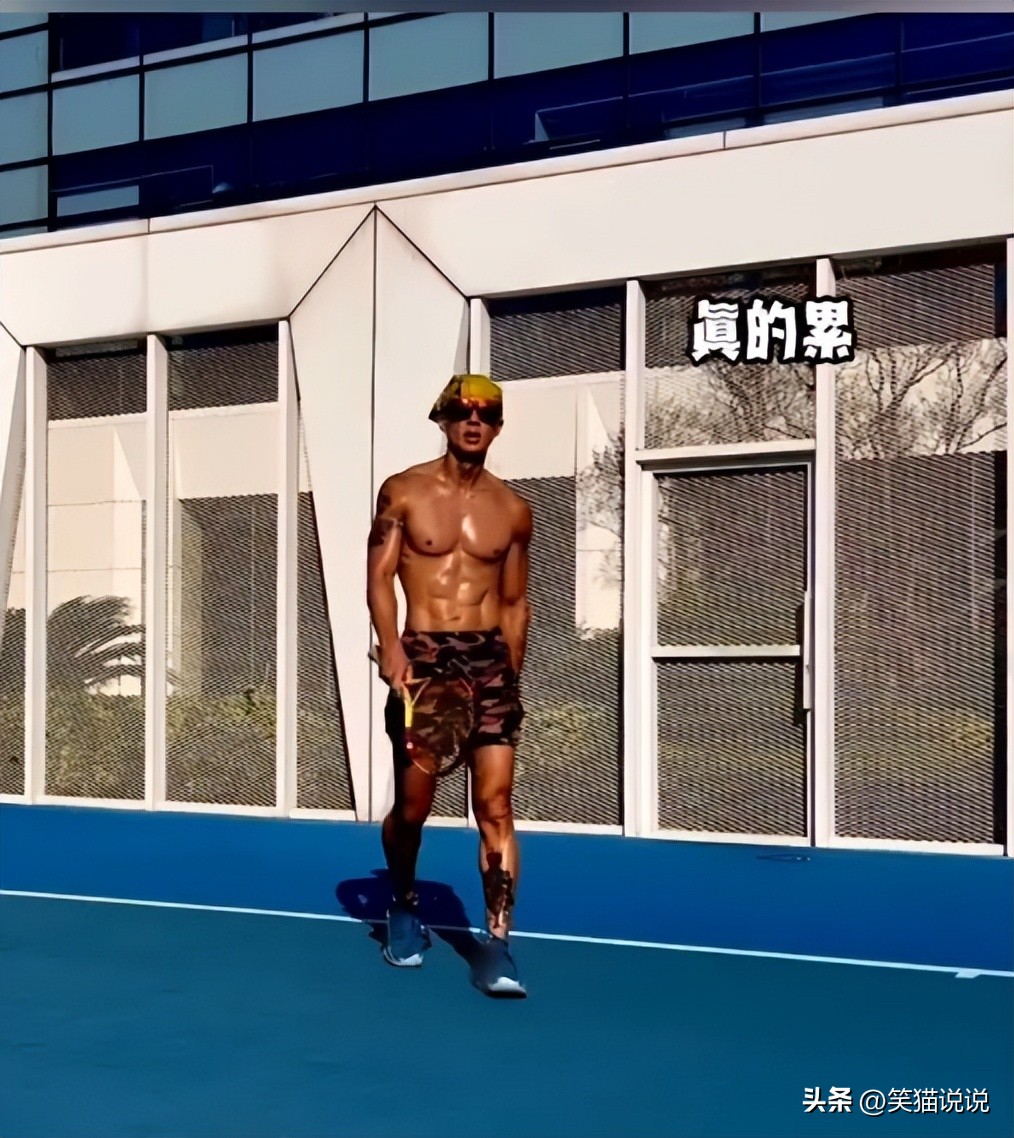 44-year-old Wu Zun posted a video of playing tennis: playing tennis ...