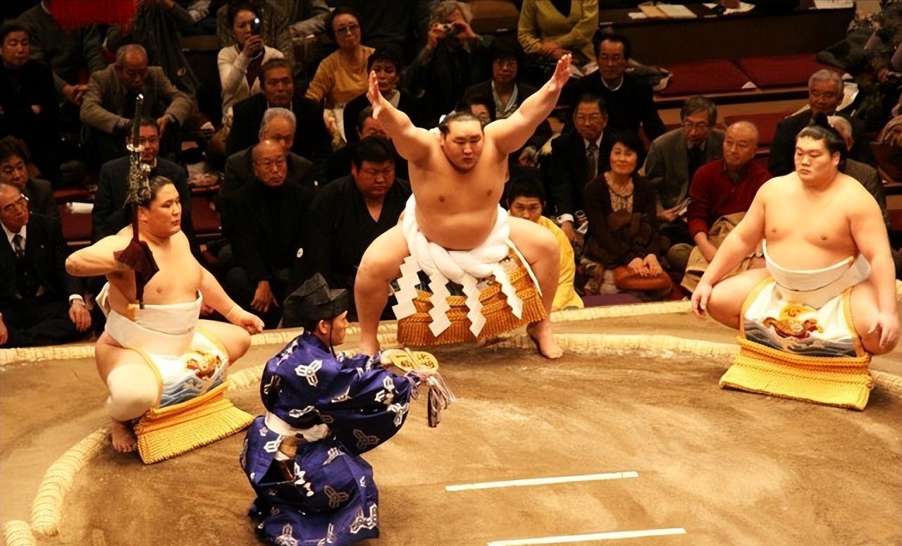 Many Japanese women dream of marrying sumo wrestlers. Why is sumo so ...