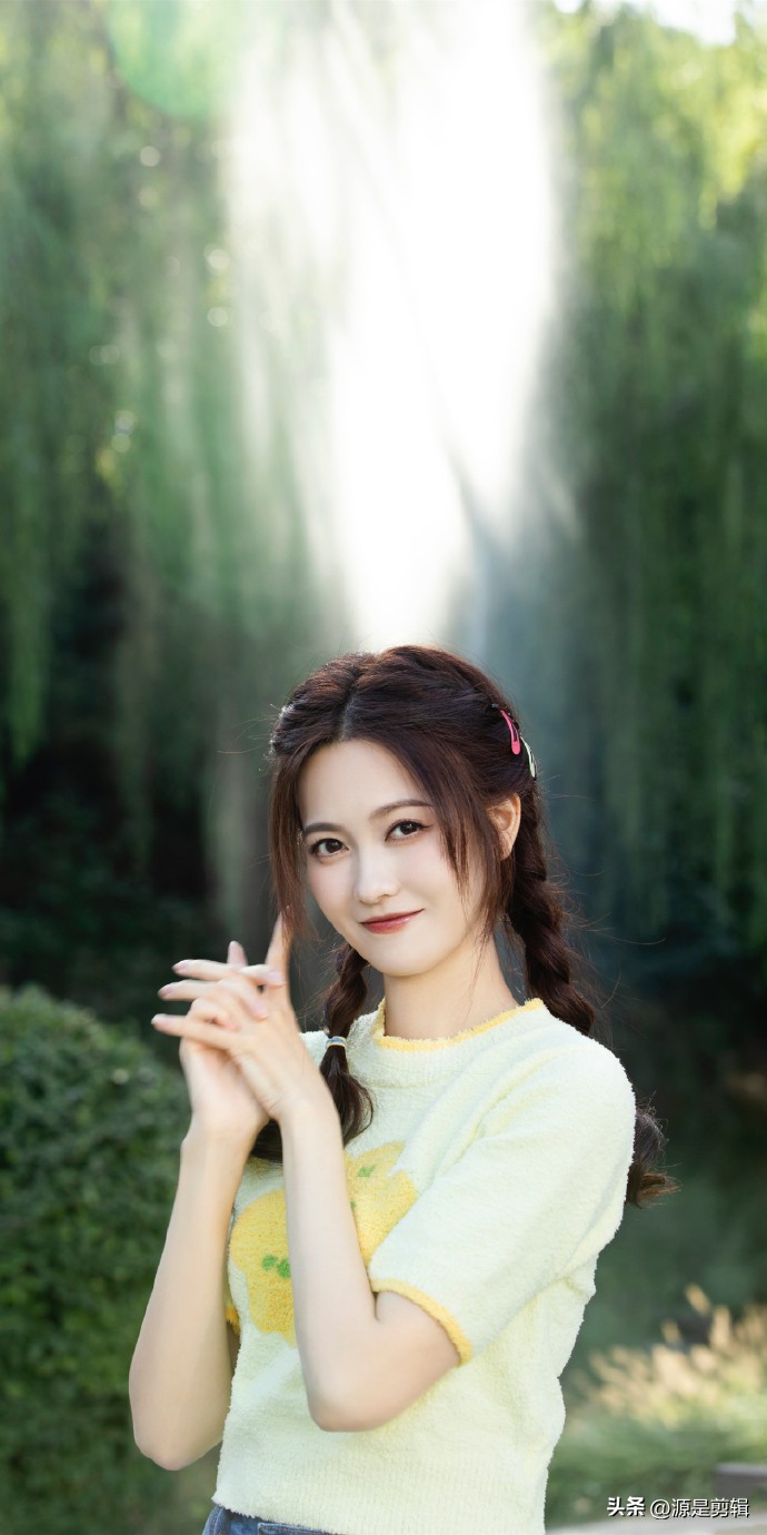 Appreciation of Lu Tingyu's early spring outdoor double ponytail sweet ...
