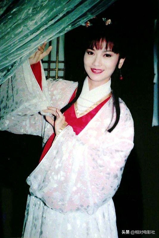 Watching "Legend of the New White Snake" again, I discovered the ...