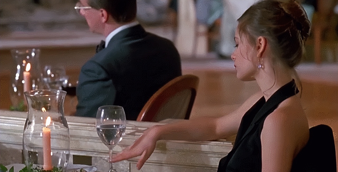 How does the movie "Scent of a Woman" tell the story through non-linear ...