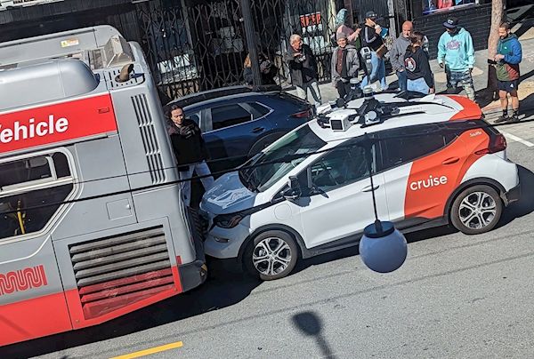 Embarrassing scene of GM self-driving car: strayed into the ...